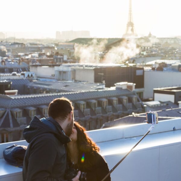 Chez Francette à Paris, restaurant bateau à quai au pied de la tour Eiffel
