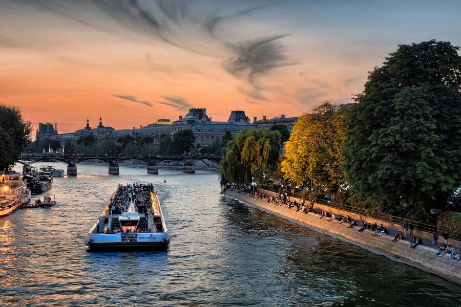 Installation : la Caverne du Pont Neuf par JR - Hommage Christo - Paris ...