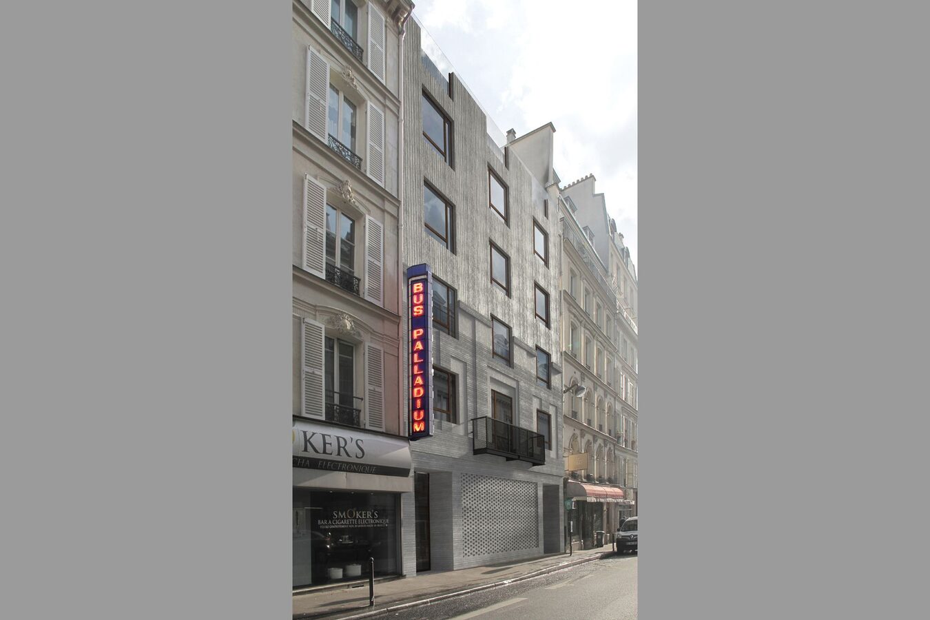 Bus Palladium Paris : Hôtel 5 étoiles, Club & Restaurant à Pigalle ...
