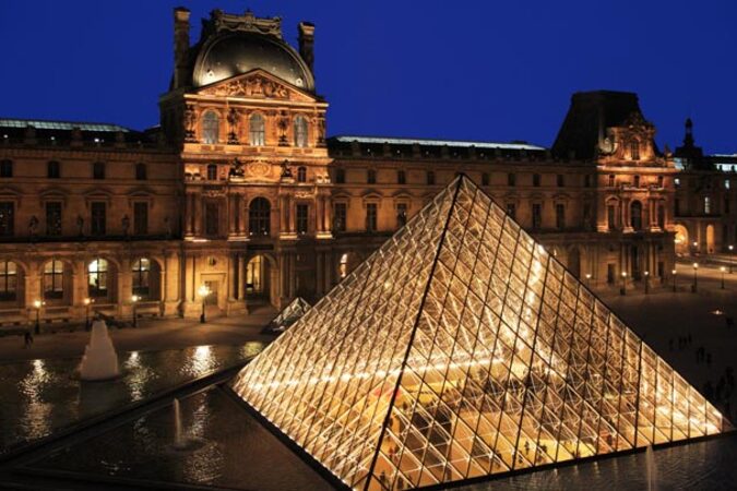 Pyramide du Louvre - Tourist attractions